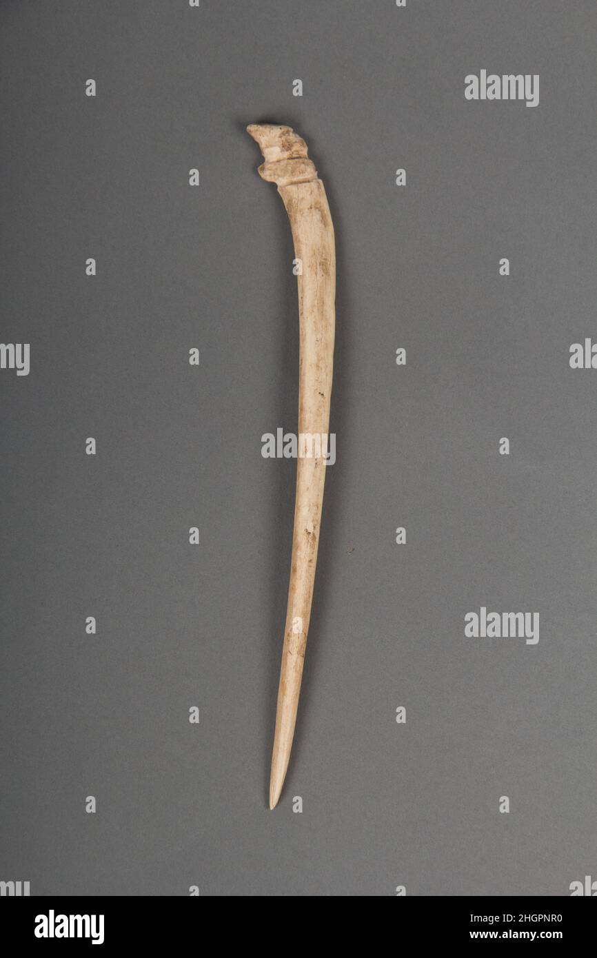 Bone hairpins hi-res stock photography and images - Alamy