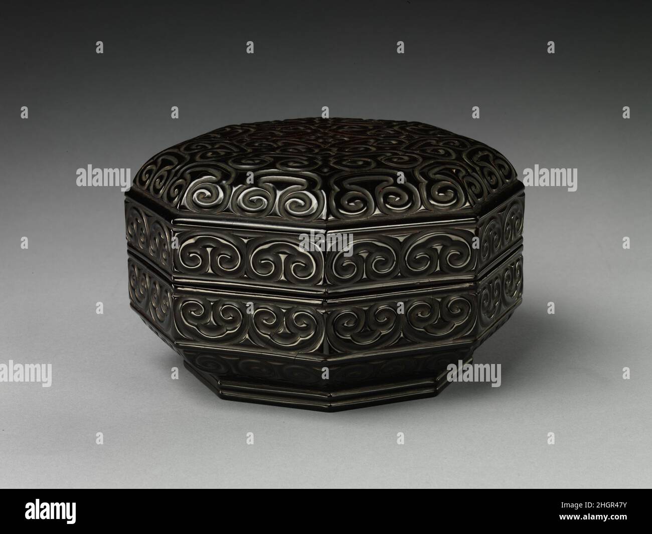 Octagonal box with pommel scrolls late 14th–early 15th century China ...