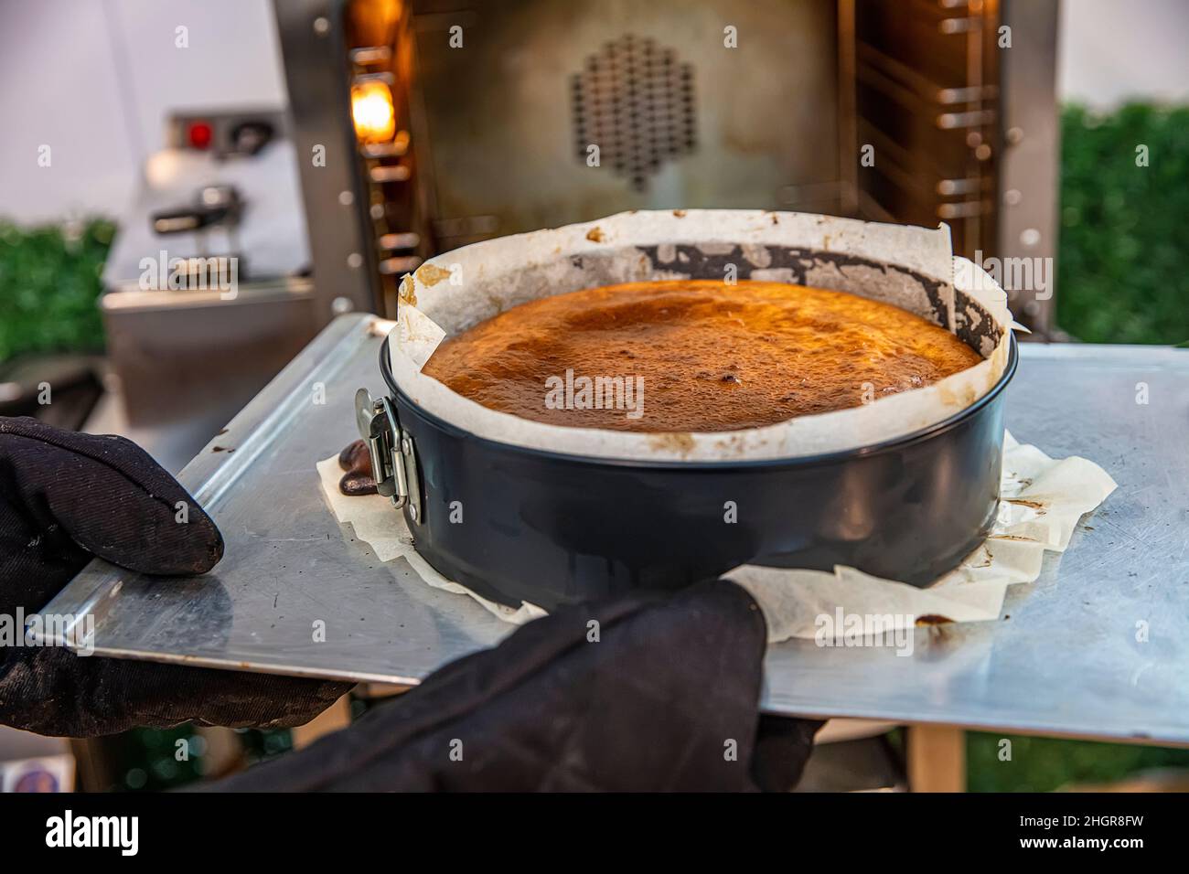 Burnt cakes hi-res stock photography and images - Alamy