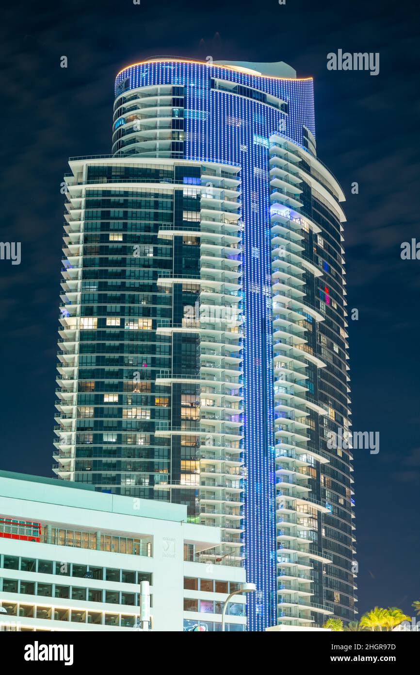Paramount miami worldcenter hi-res stock photography and images - Alamy