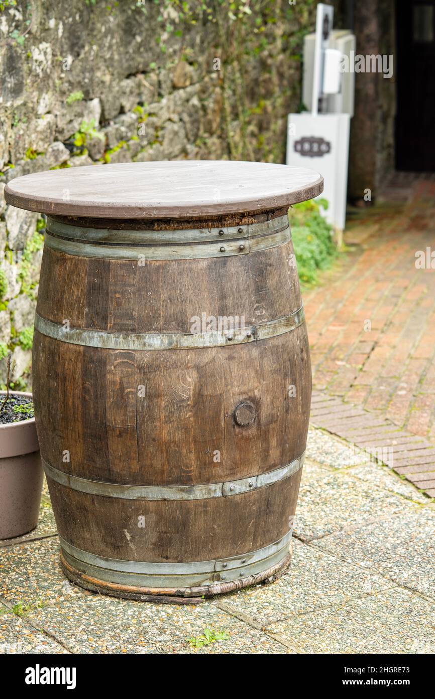 Wooden old brown barrel with top, barrel table Stock Photo - Alamy