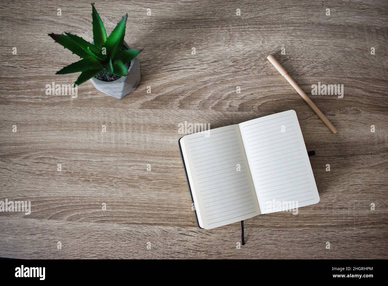 Open notebook with a pen on a desk Stock Photo - Alamy