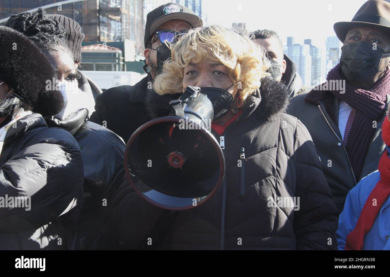 Harlem, USA. 22nd Jan, 2022. (NEW) Tragic shooting of 2 NYPD officers ...