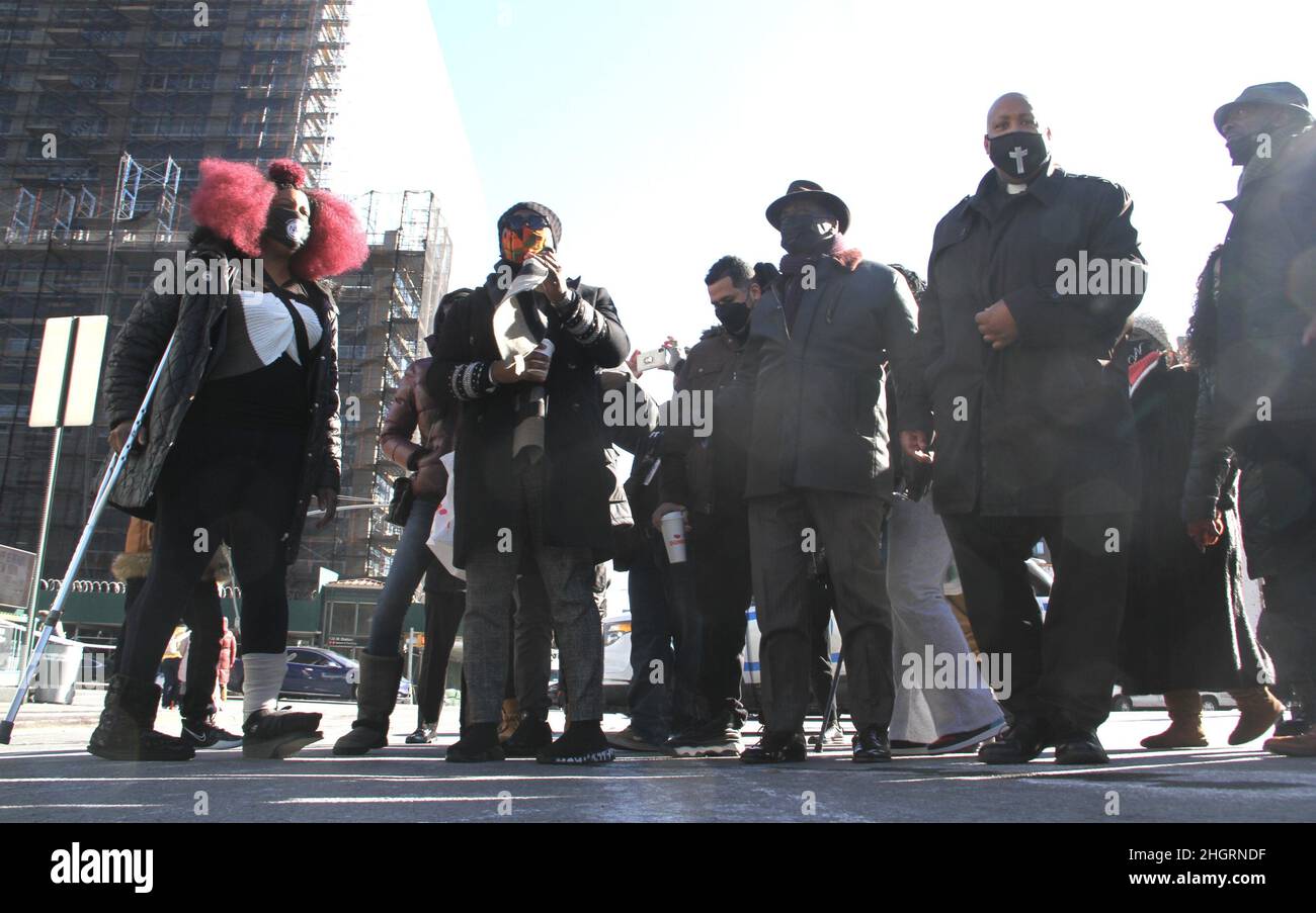 Harlem, USA. 22nd Jan, 2022. (NEW) Tragic shooting of 2 NYPD officers ...