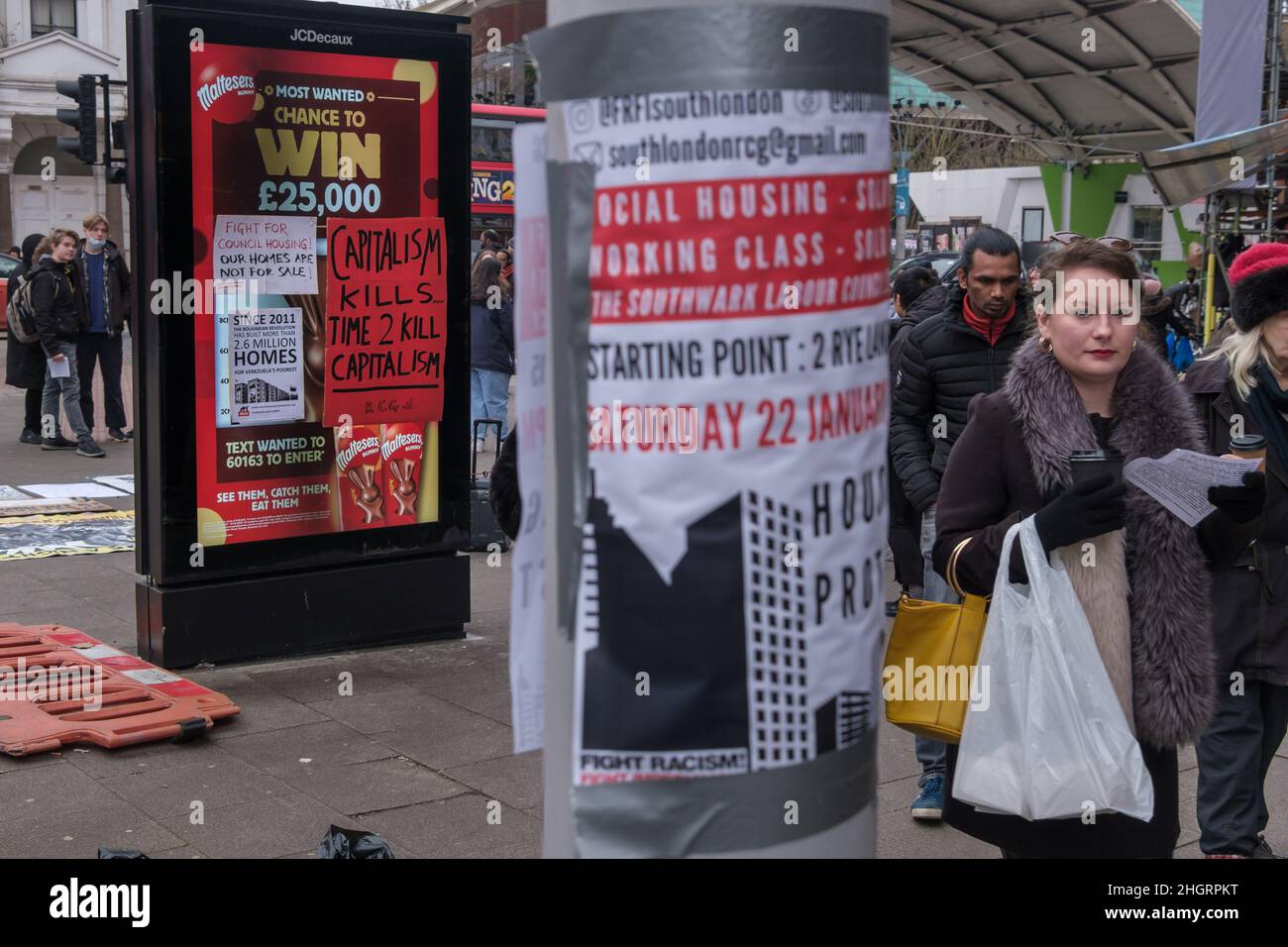 London, UK. 22nd Dec 2022. Comapigners hand out leaflets as people ...