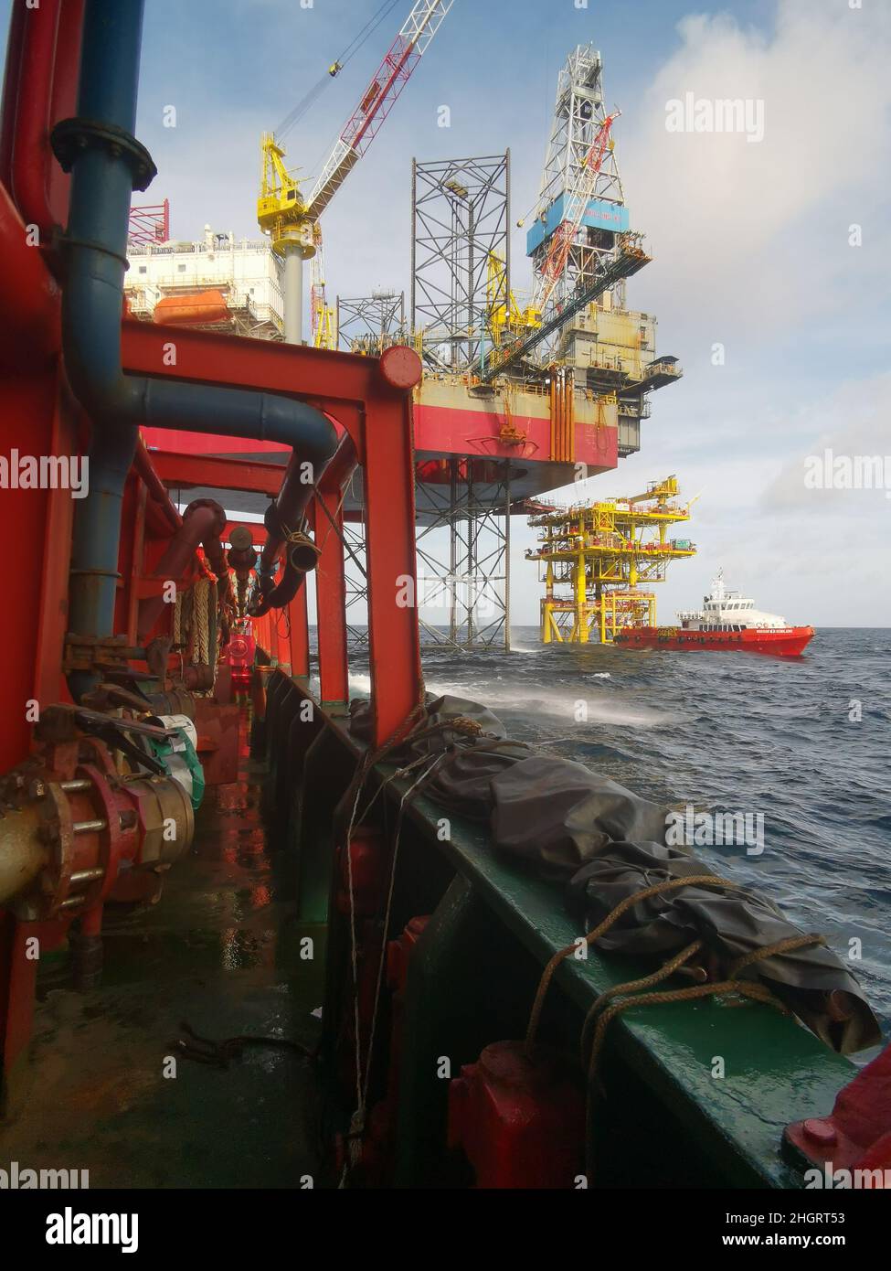 jack up rig attach to oil platform drilling to find crude oil Stock ...