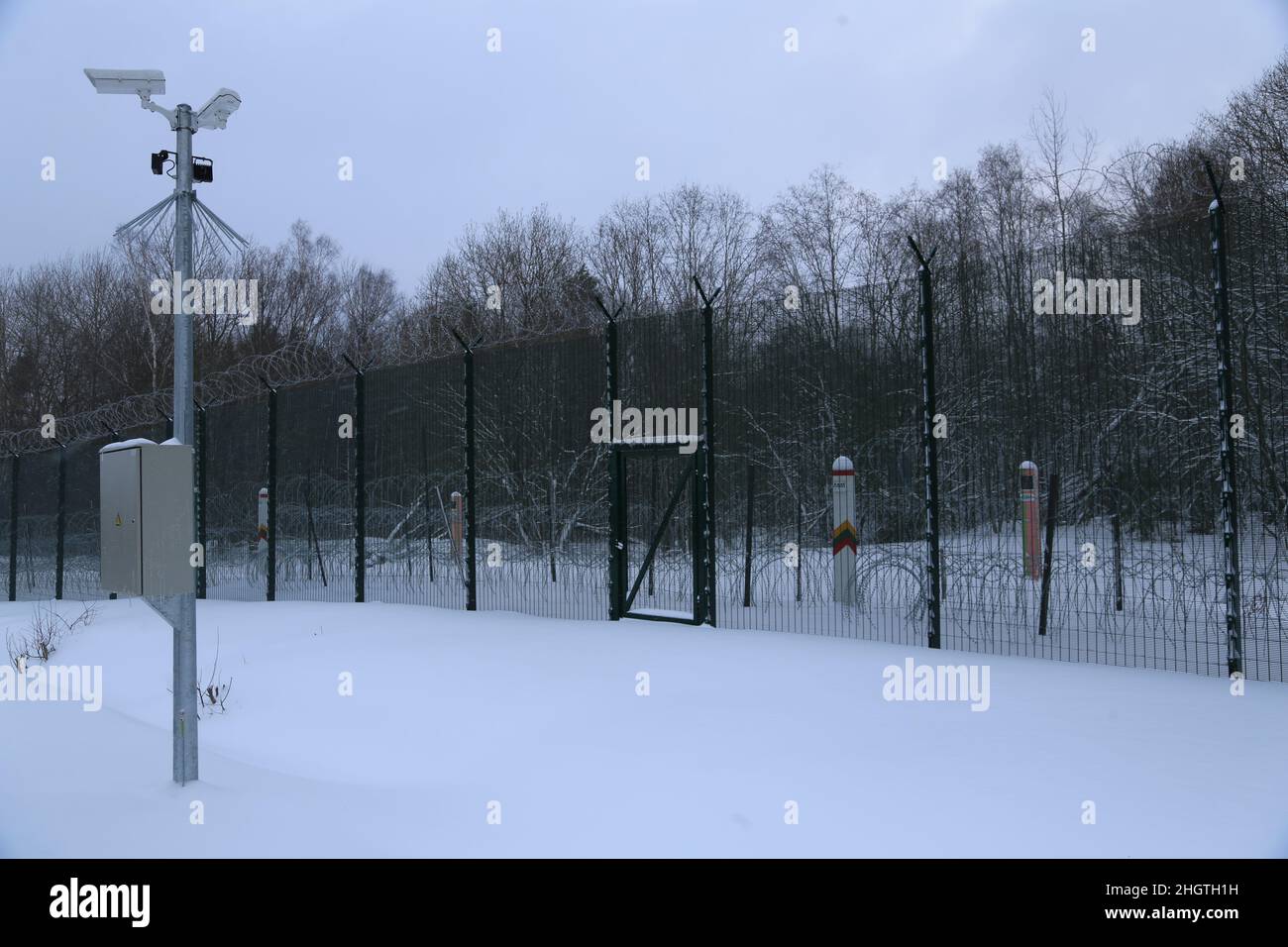 Security fence fuse hi-res stock photography and images - Alamy