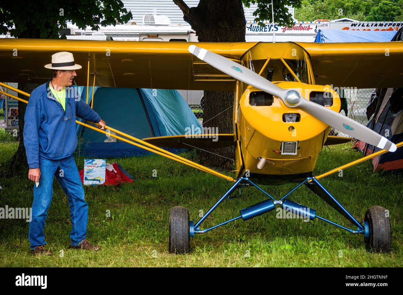 Annual fly in of Piper Cub and other single engine airplanes, to Lock ...