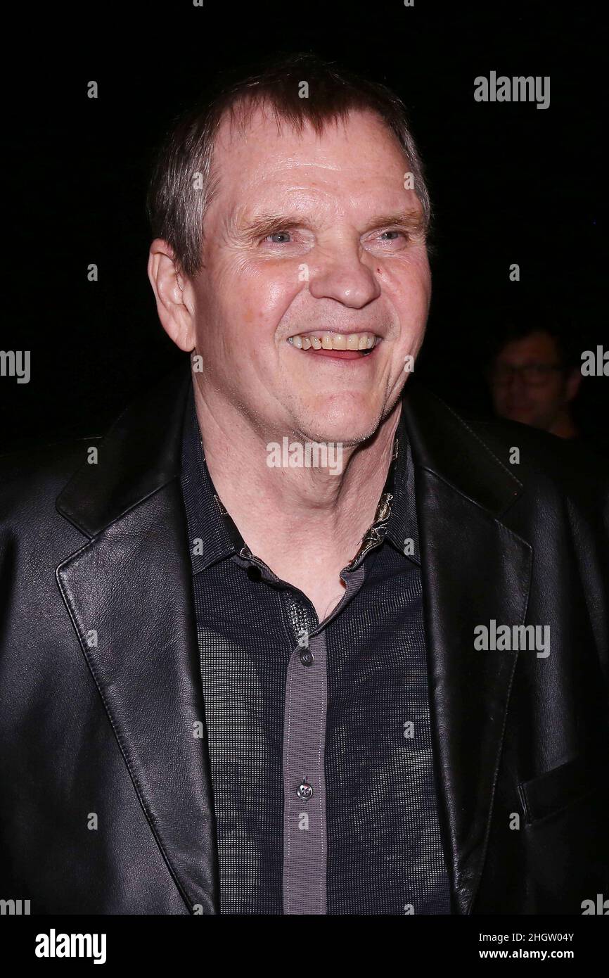 Bat out of hell the musical hi-res stock photography and images - Alamy