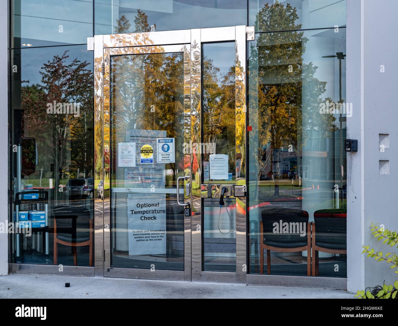 Us signs doorway hi-res stock photography and images - Alamy