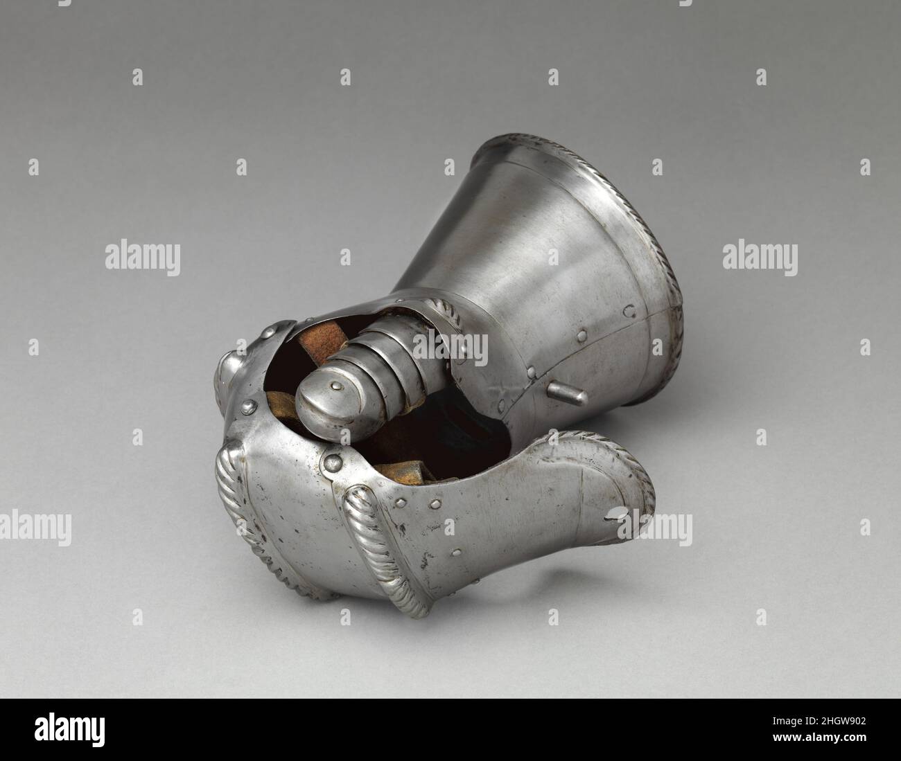 Locking gauntlet hi-res stock photography and images - Alamy