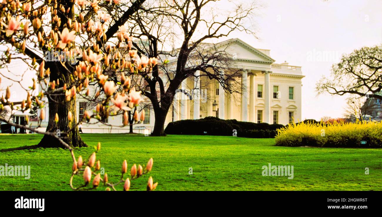 Neoclassical style white house hi-res stock photography and images - Alamy