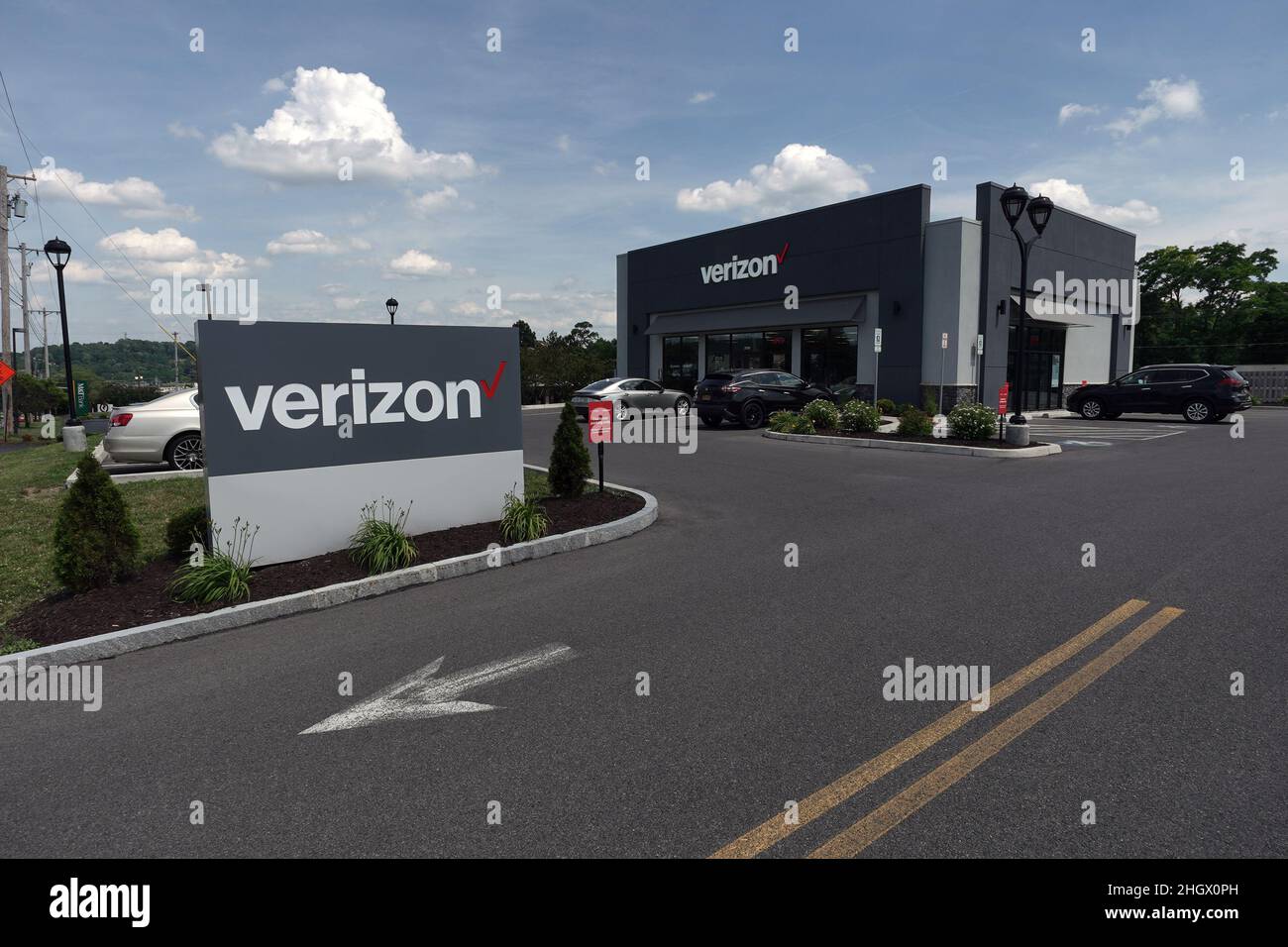 Verizon corporate logo hi-res stock photography and images - Alamy
