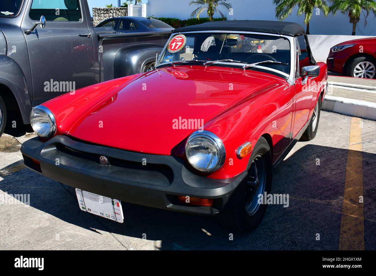 Mg mgb roadster 1980 hi-res stock photography and images - Alamy