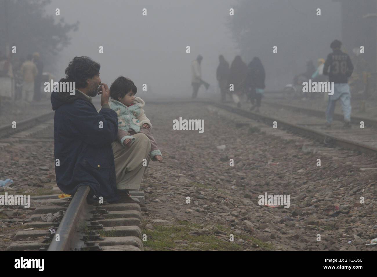 Lahore, Punjab, Pakistan. 20th Jan, 2022. Pakistani citizens are busy ...