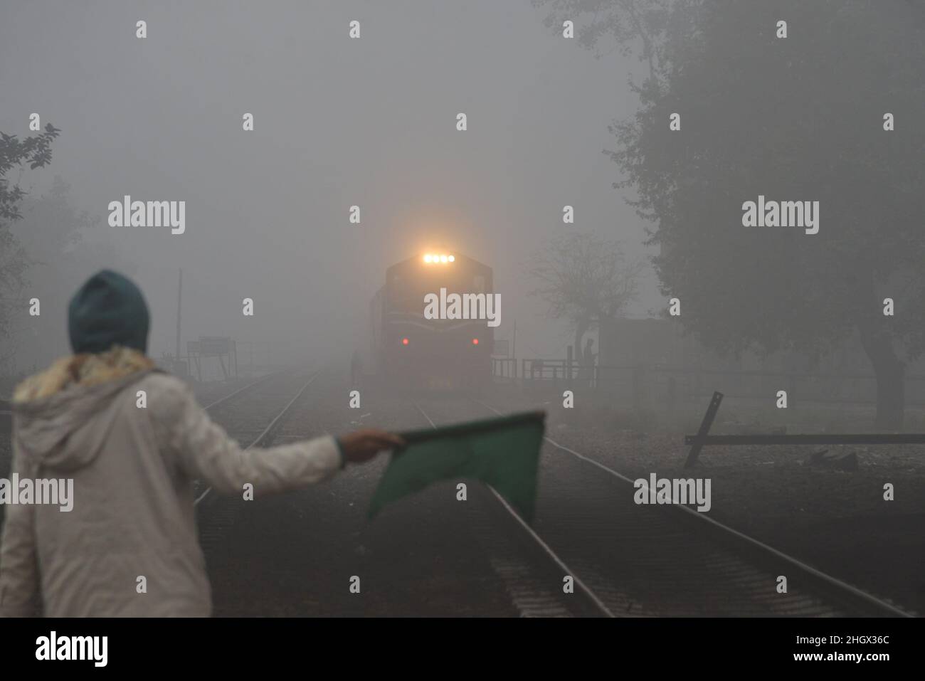 Lahore, Punjab, Pakistan. 20th Jan, 2022. Pakistani citizens are busy ...