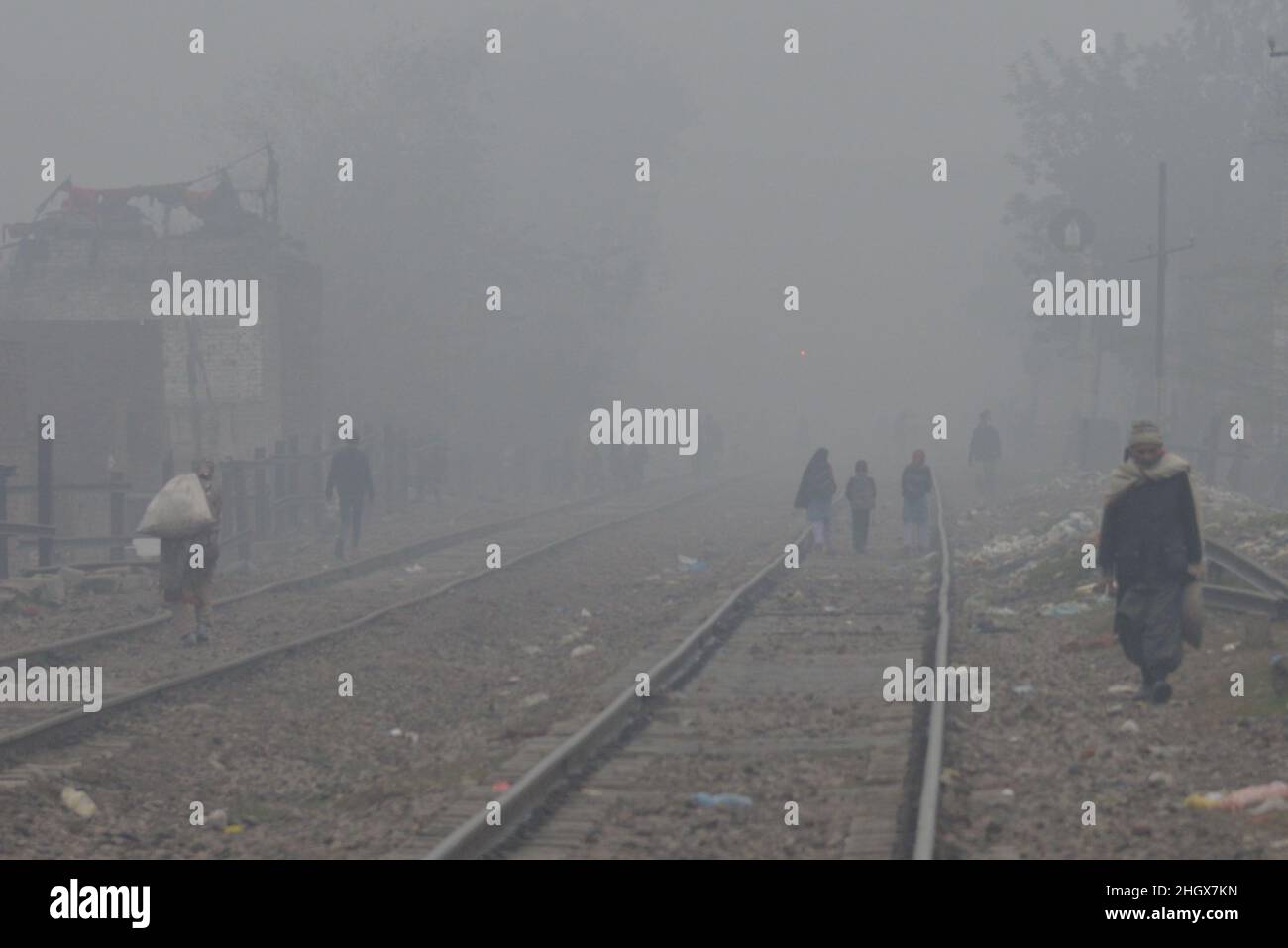Lahore, Punjab, Pakistan. 20th Jan, 2022. Pakistani citizens are busy ...