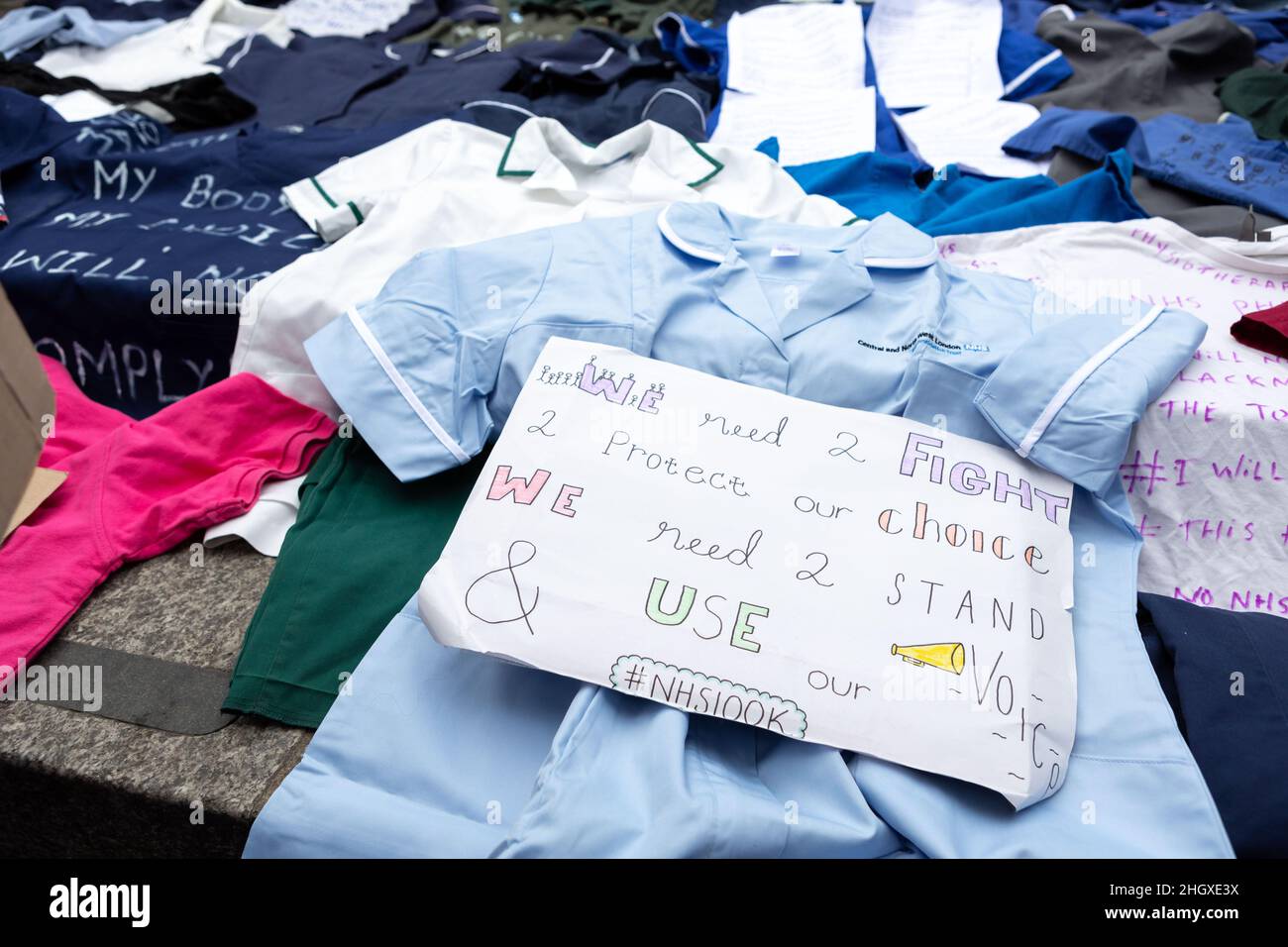 Nhs uniforms hi-res stock photography and images - Alamy