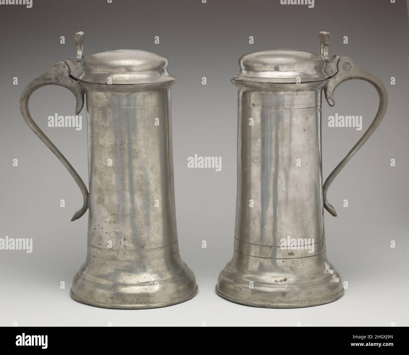 Flagons hi-res stock photography and images - Alamy