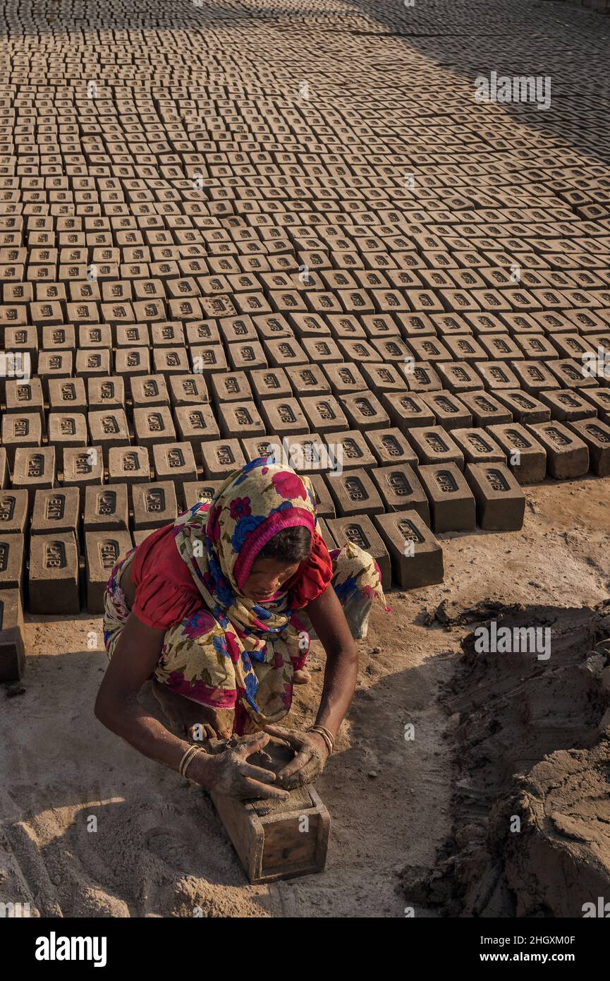 India working conditions hi-res stock photography and images - Alamy