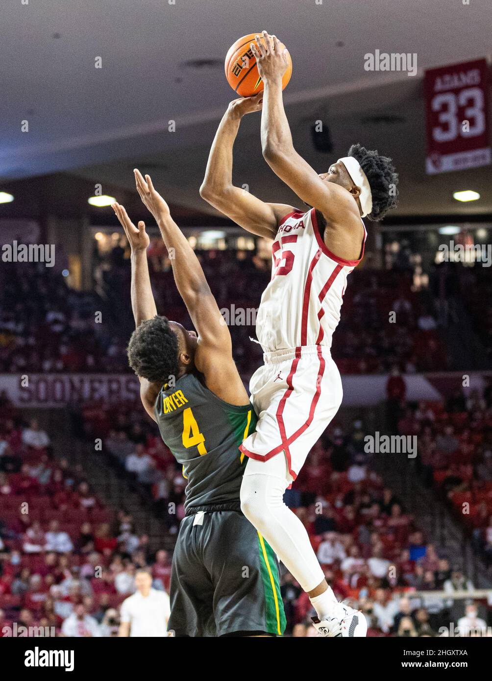 Norman, Oklahoma, USA. 22nd Jan, 2022. Oklahoma Sooners guard Elijah ...