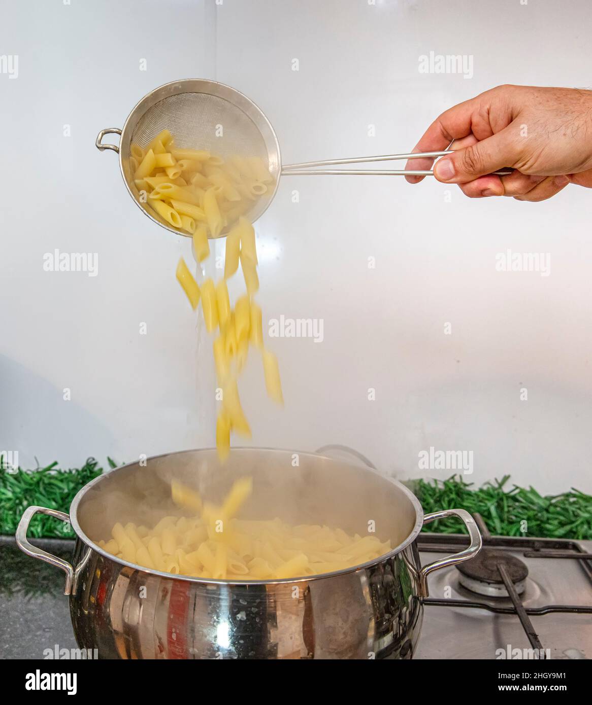 Boiling pasta and vegetables hi-res stock photography and images - Alamy