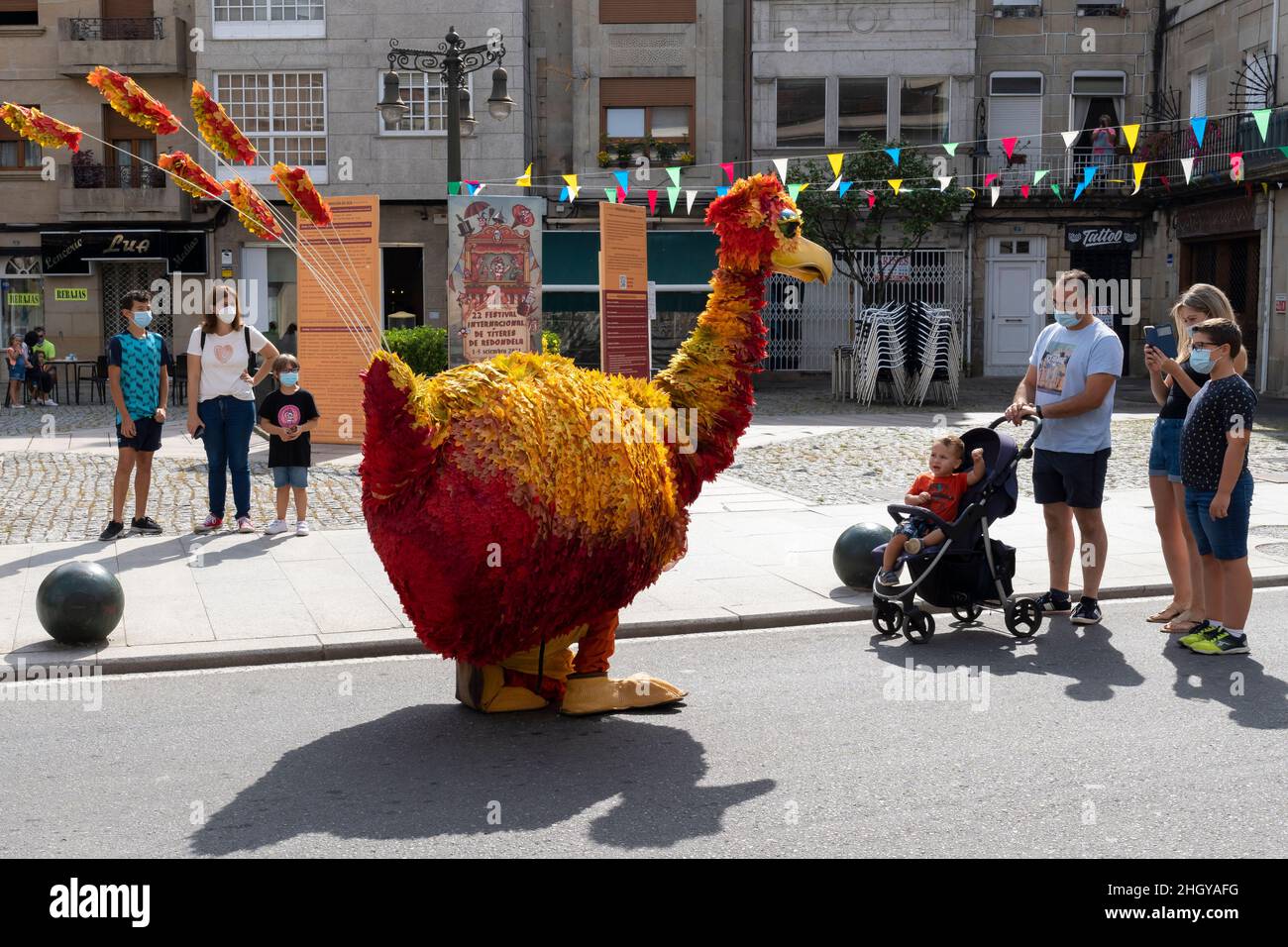 A performers entertains a family at the 22nd Annual International ...