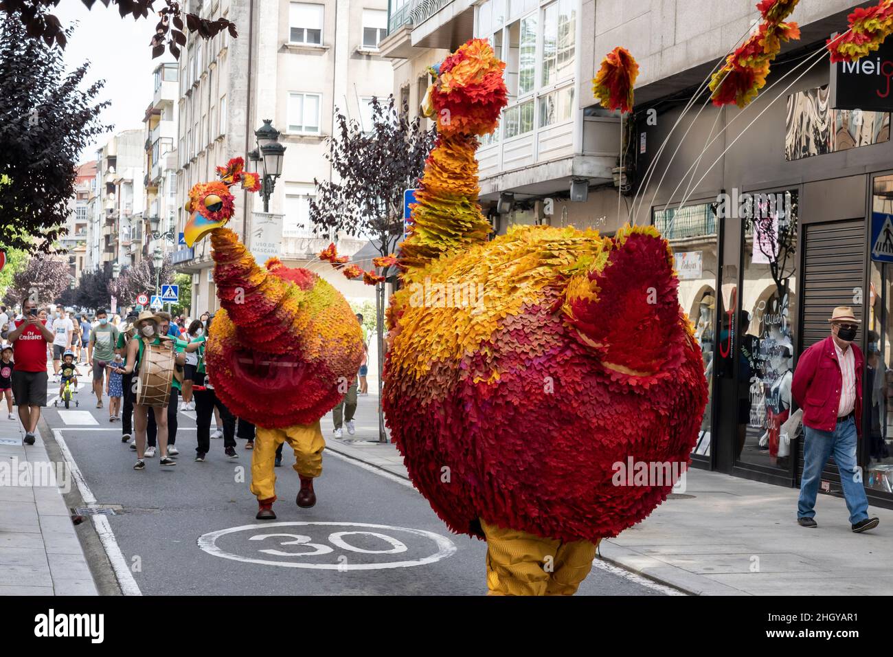 Performers entertain visitors at the 22nd Annual International Puppet ...