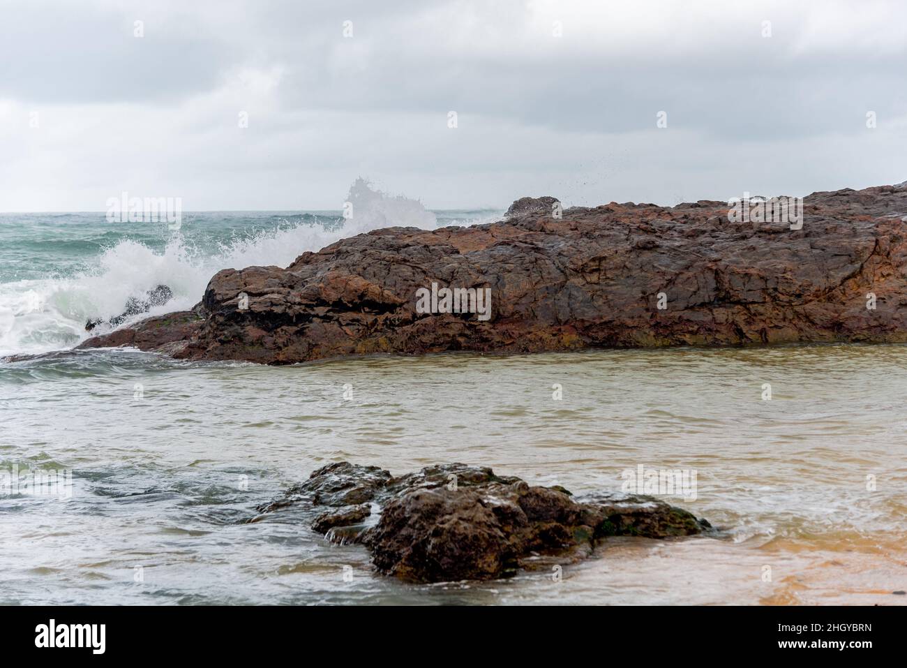 Rain on rocks hi-res stock photography and images - Alamy