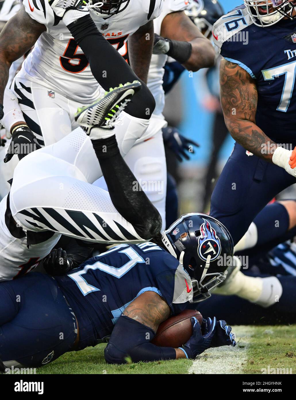 Two point conversion hi-res stock photography and images - Alamy