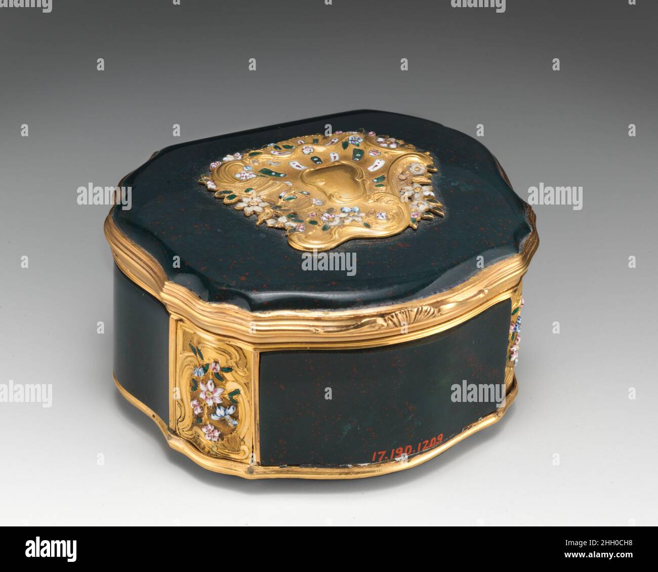 Snuffbox ca. 1745–55 possibly British Hard stones were commonly used by ...