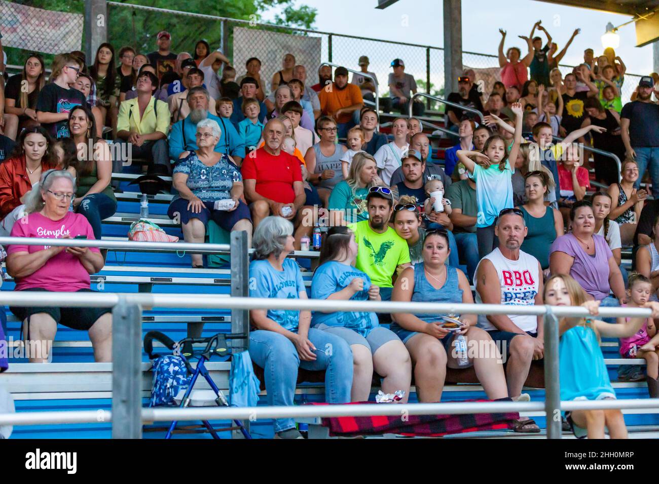 People sit in audience hi-res stock photography and images - Alamy