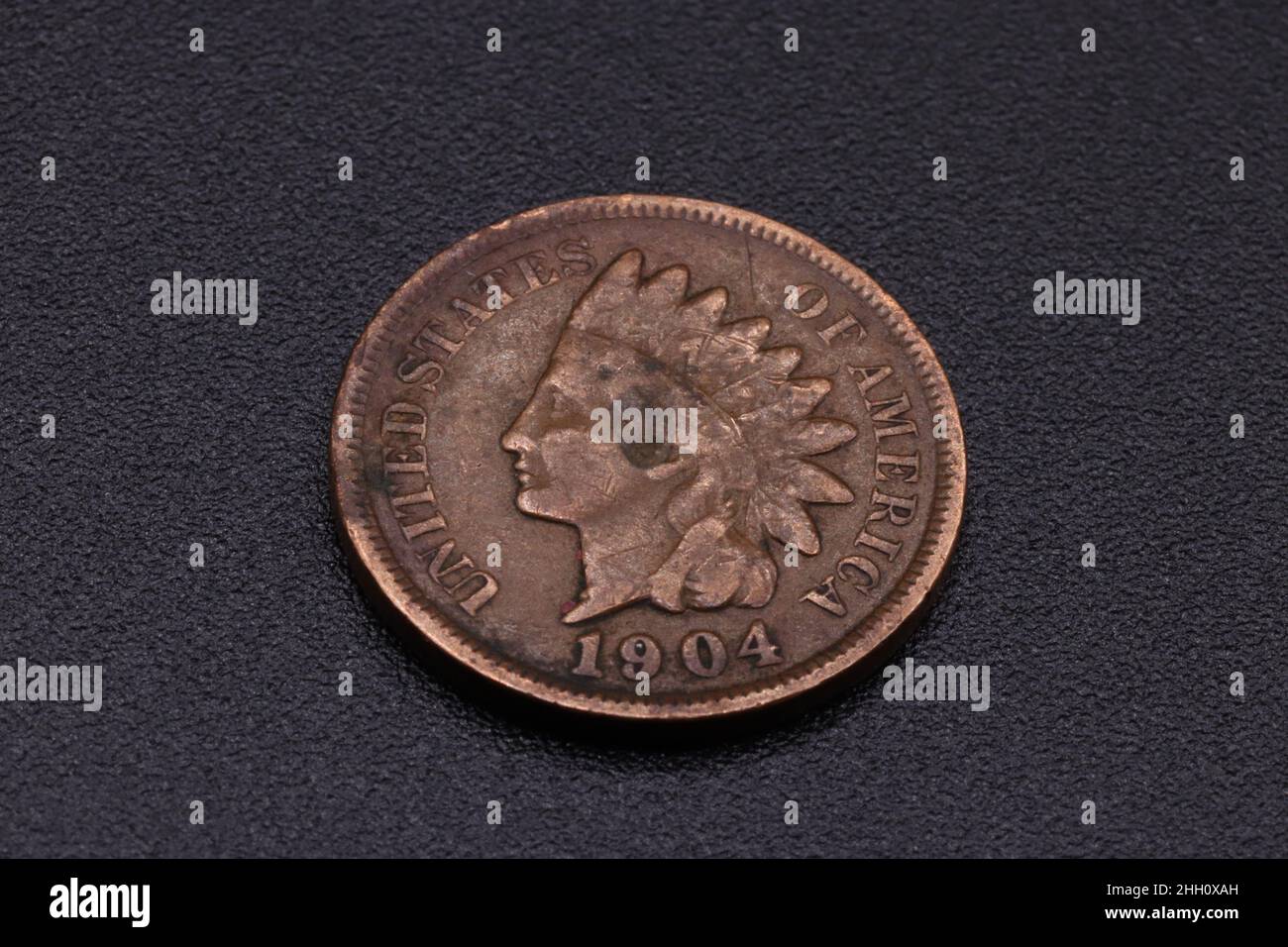 isolated usd 1904 wheat penny native american head Stock Photo - Alamy