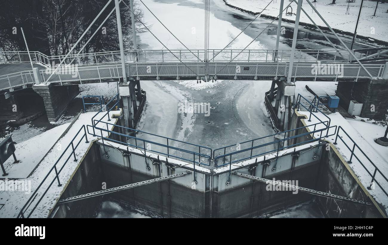 Elevated covered footbridge hi-res stock photography and images - Alamy