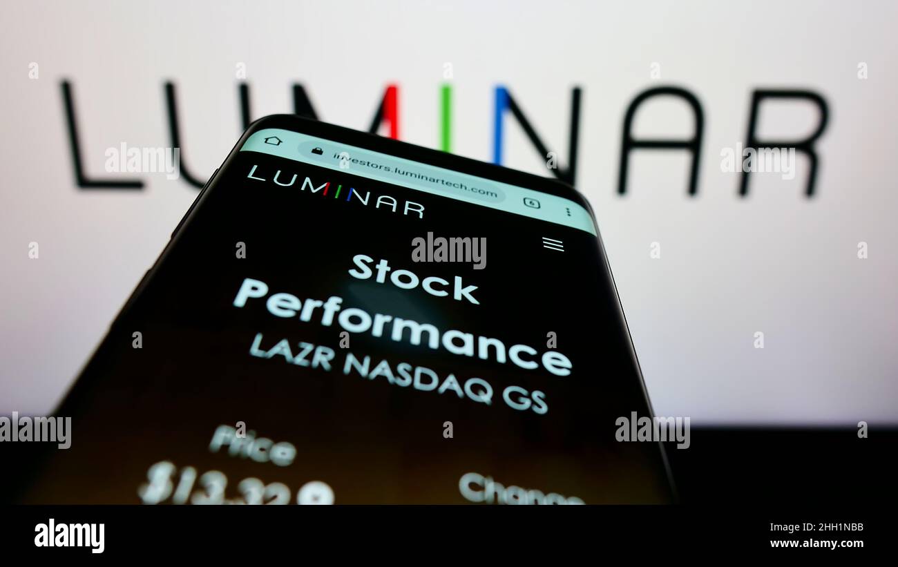 Mobile phone with webpage of US lidar company Luminar Technologies Inc ...