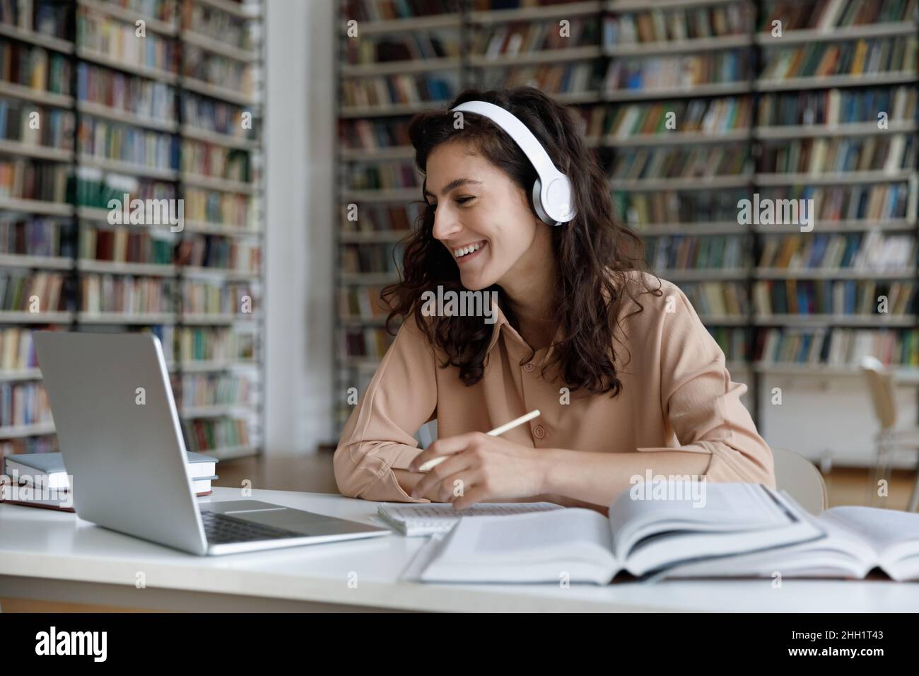 Girl webinar hi-res stock photography and images - Alamy
