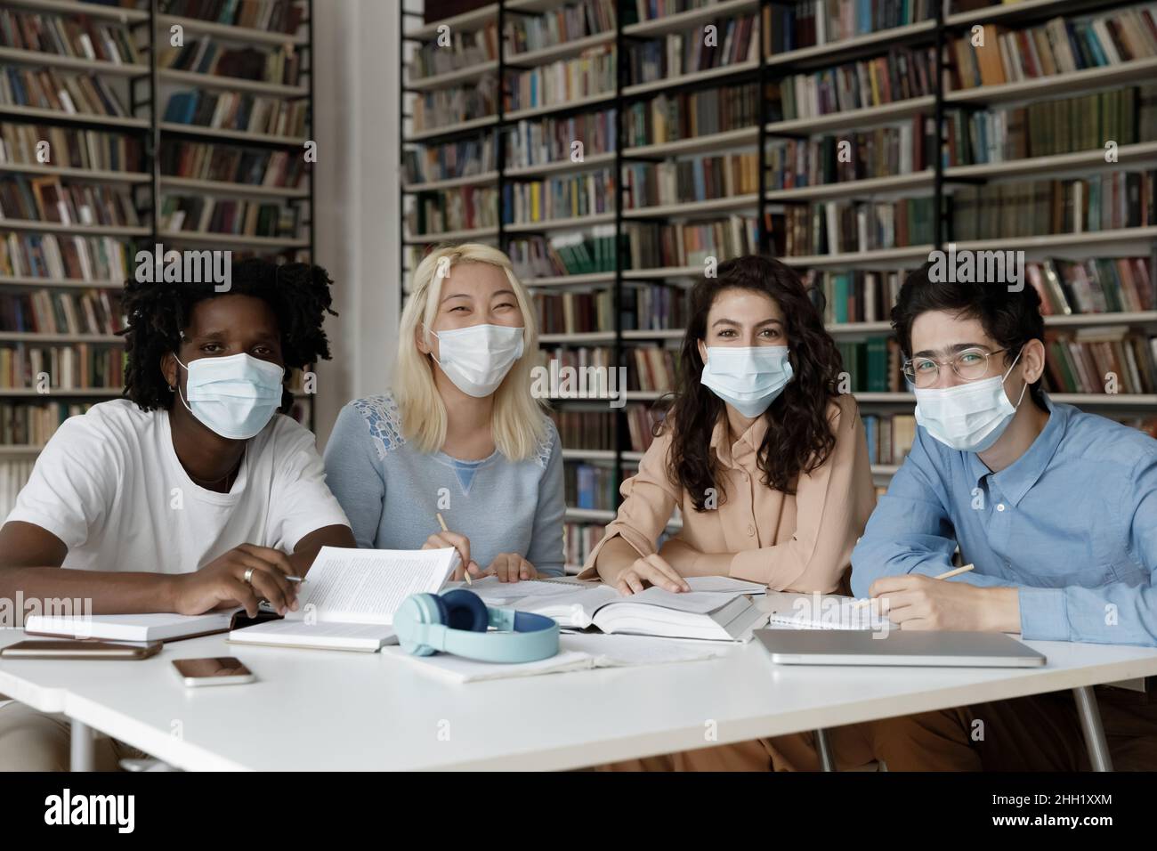 Teenage school students table hi-res stock photography and images - Alamy