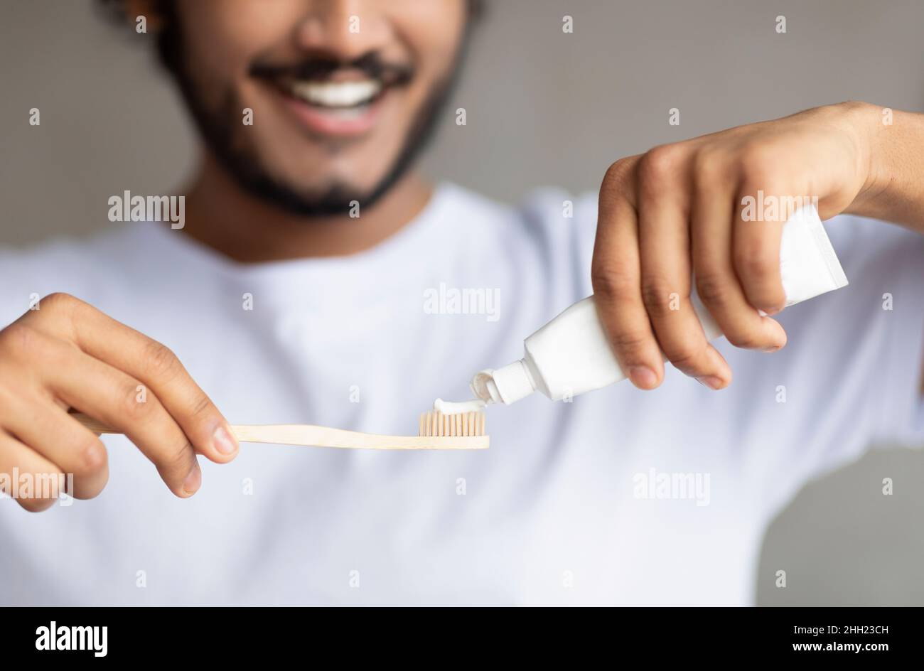 Squeezing toothpaste hi-res stock photography and images - Alamy