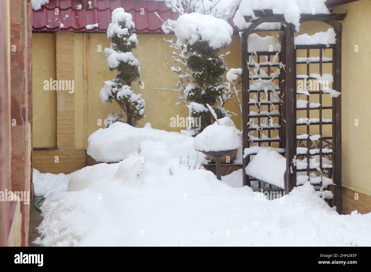 Winter vegetable garden hedge hi-res stock photography and images - Alamy