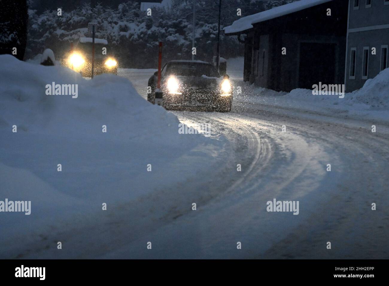 Wintry road conditions, snowy roads. Snowy roads, cars, cars, PKSWs ...