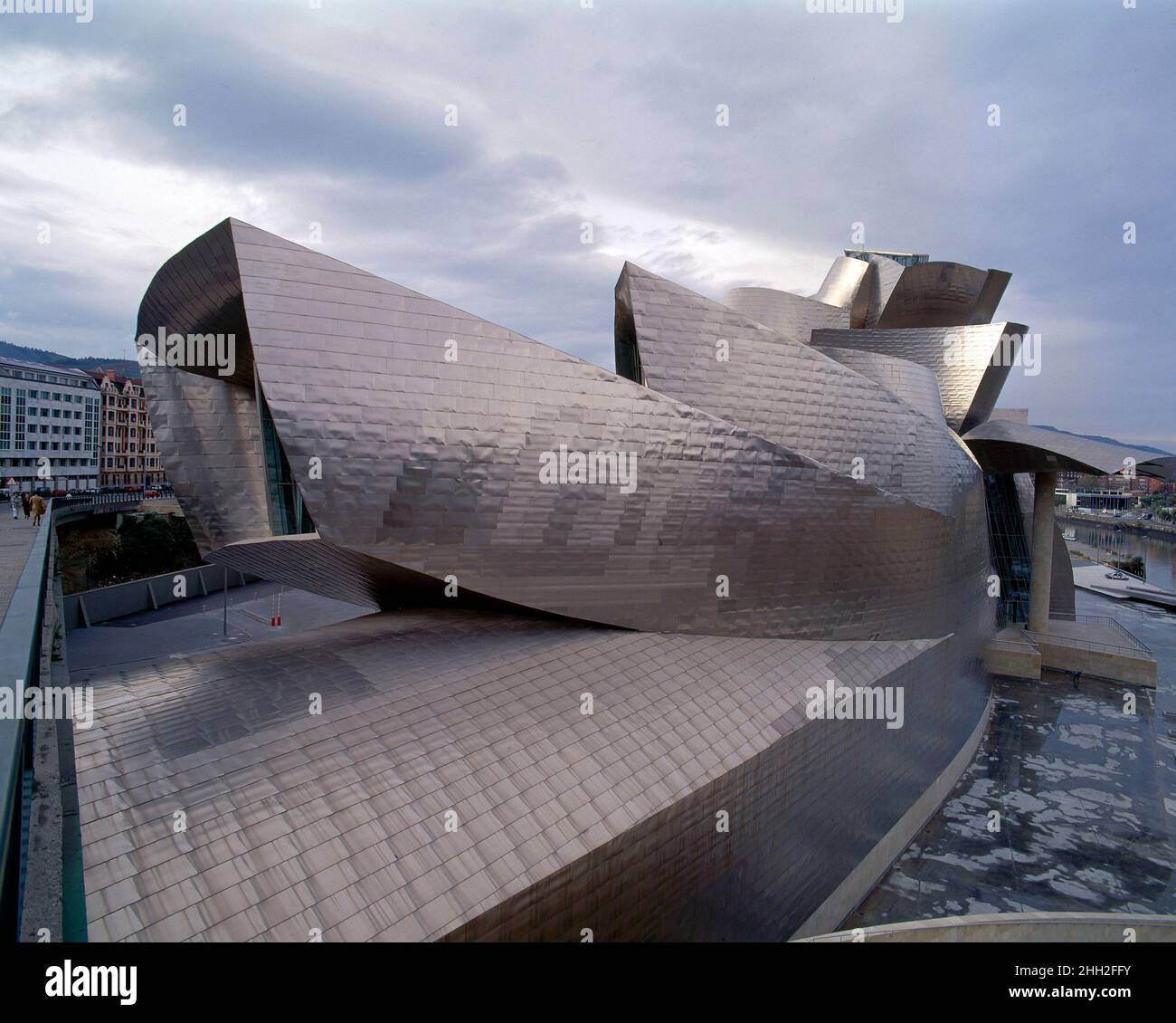 Frank owen gehry 1929 hi-res stock photography and images - Alamy