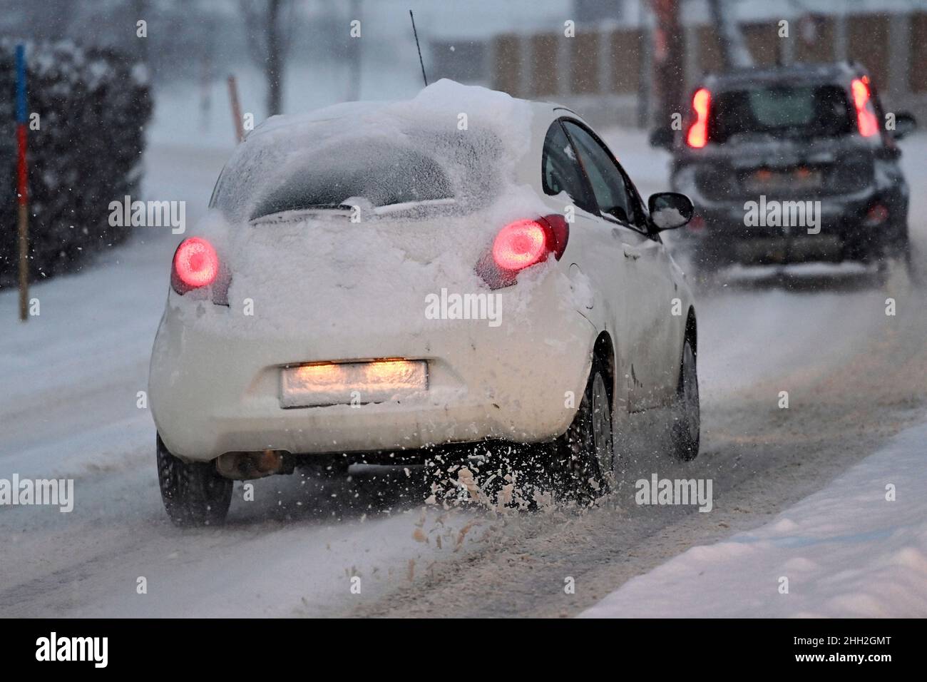 Wintry road conditions, snowy roads. Snowy roads, cars, cars, PKSWs ...