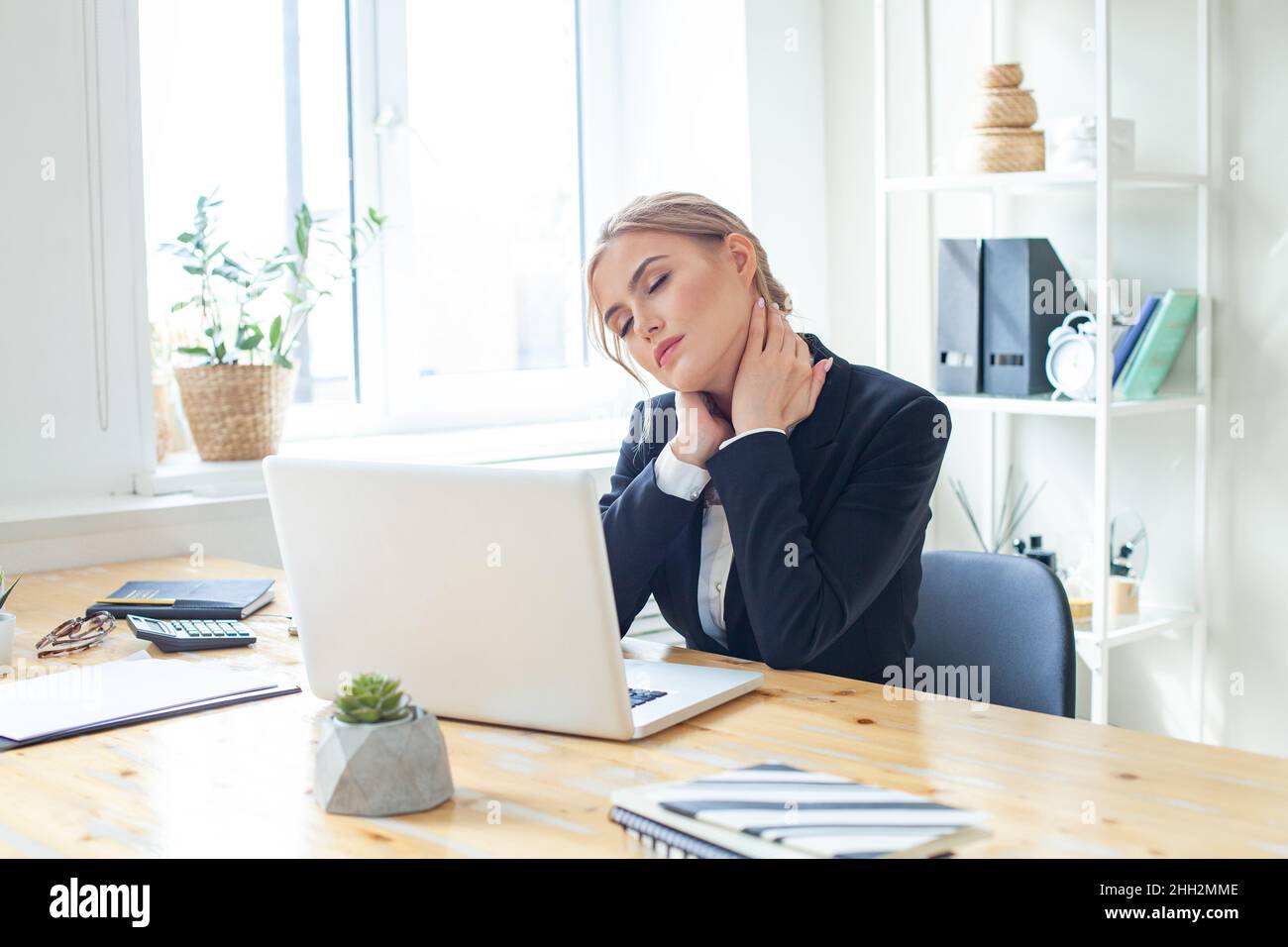 Busy business woman suffering stress and overwork Stock Photo - Alamy