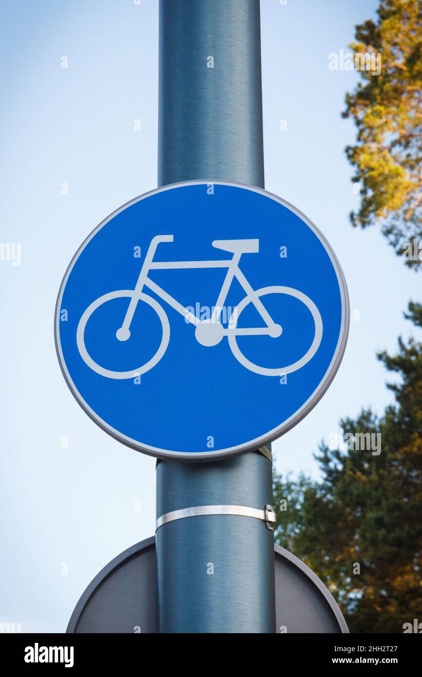 Blue round bicycle lane sign. Marking bicycle path Stock Photo - Alamy