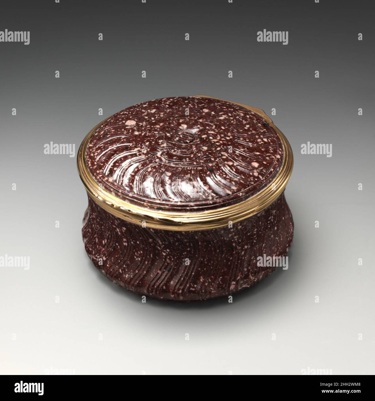 Round box ca. 1770 German This finely carved circular snuffbox ...