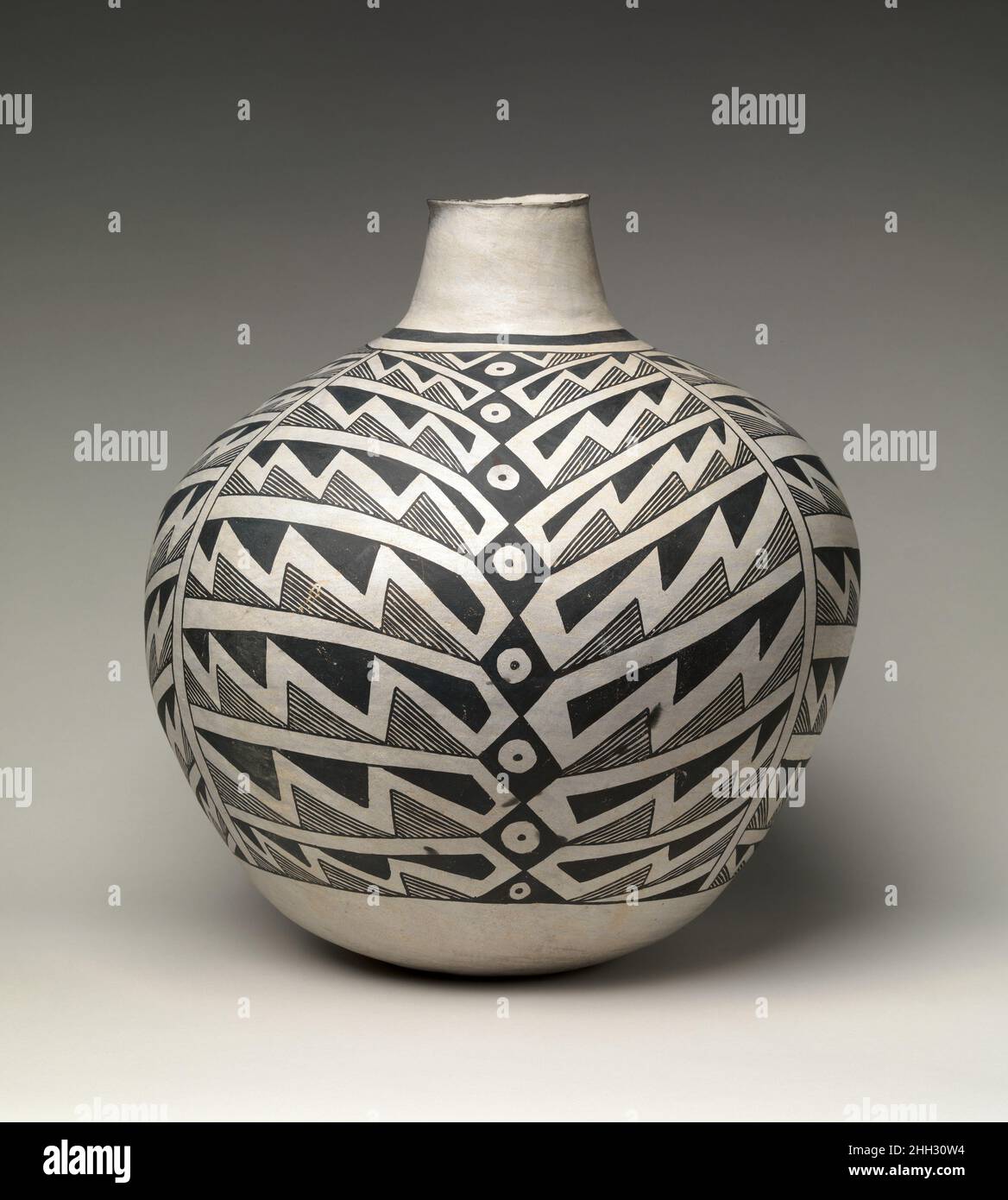 Jar (Olla), 'Tuxedo' Design A.D. 950–1400 Ancestral Pueblo Ancestral ...