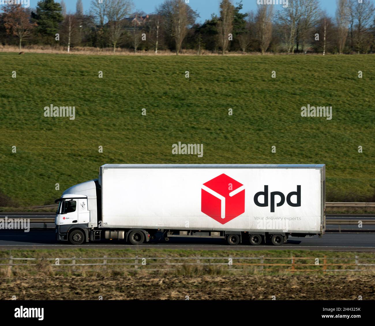 Truck lorry hgv dpd hi-res stock photography and images - Alamy