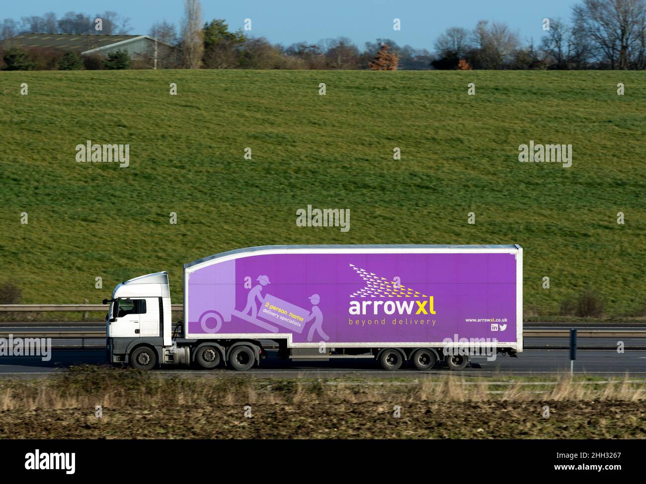 Arrow xl hi-res stock photography and images - Alamy