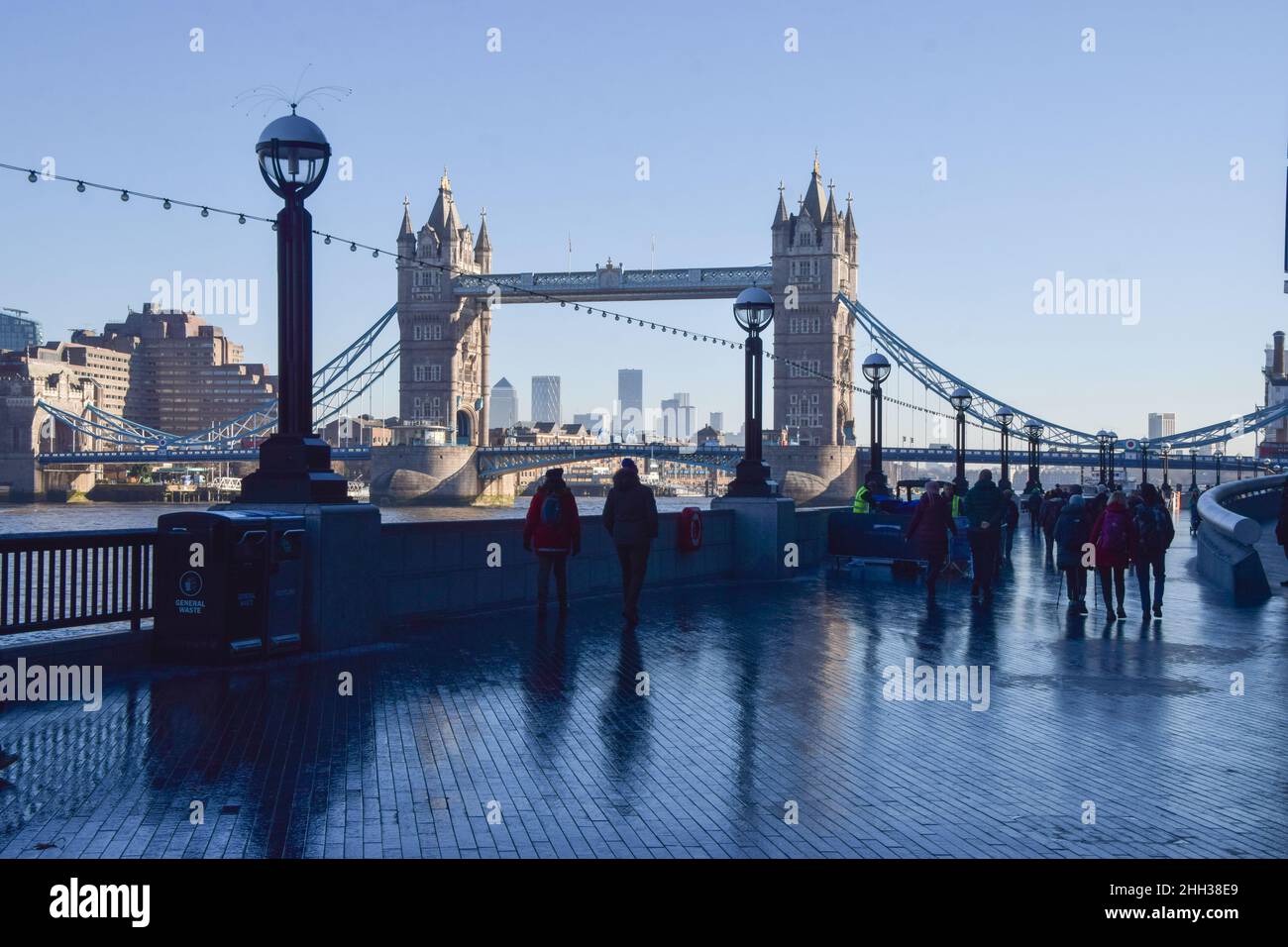 London, UK 13th January 2022. People walk along Queen's Walk Promenade ...