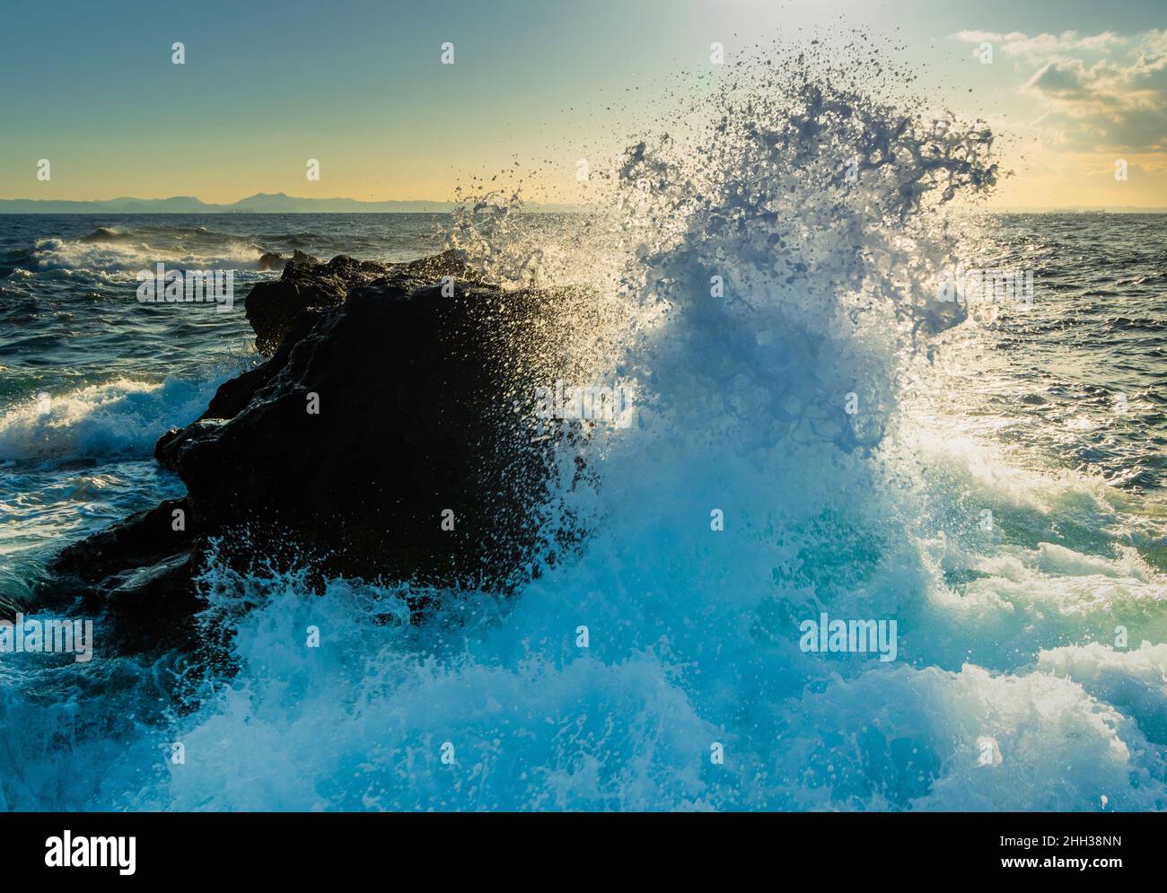 Fast shutter water splash hi-res stock photography and images - Alamy